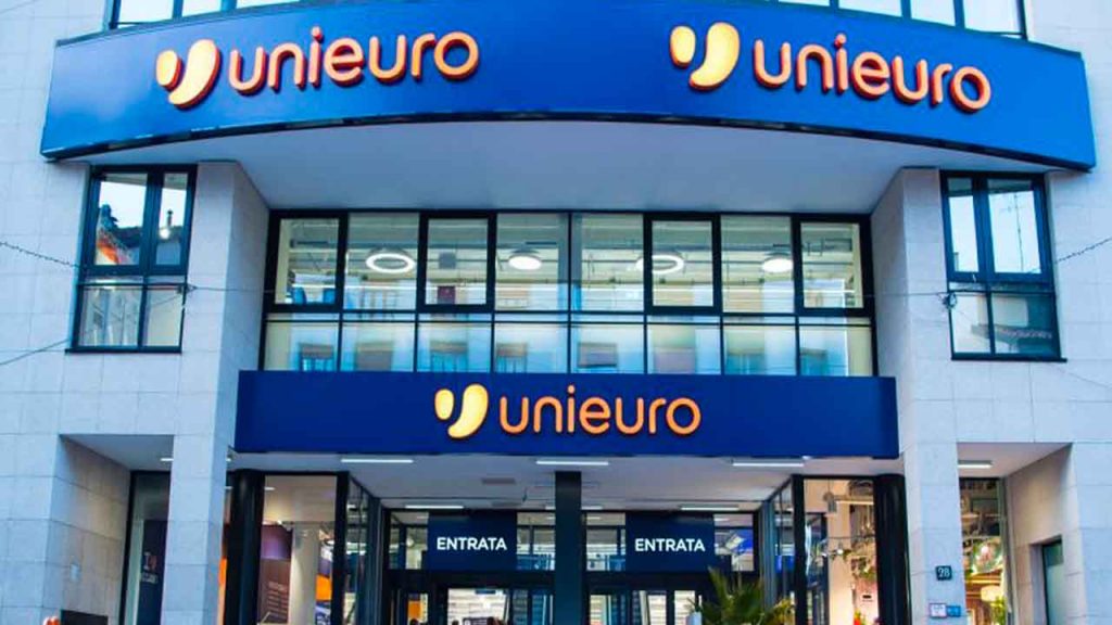 Unieuro all'attacco: volantino celebrativo del 10° anniversario ...