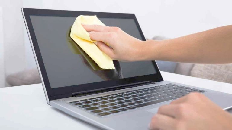 Pc: come pulire lo schermo e la tastiera in modo efficace - The ...